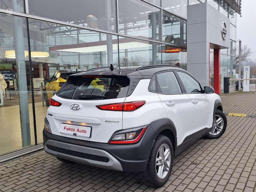 White Hyundai Kona 2021 in Vilnius, with an engine capacity of 1.00 L and mileage of 97 thousand km for 13500 €, photo 4 on AUTOMOTO.COM.LV