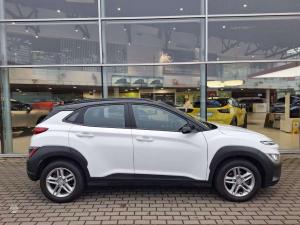 White Hyundai Kona 2021 in Vilnius, with an engine capacity of 1.00 L and mileage of 97 thousand km for 13500 €, photo 5 on AUTOMOTO.COM.LV