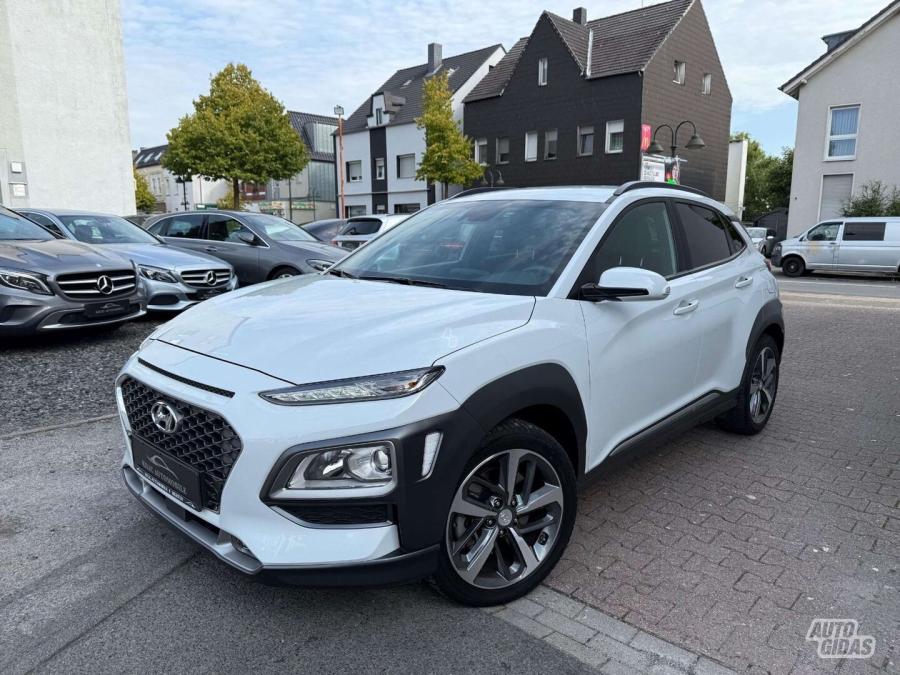 White Hyundai Kona 2021 in Kaunas, with an engine capacity of 1.60 L and mileage of 25 thousand km for 22191 €, photo 1 on AUTOMOTO.COM.LV