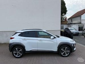 White Hyundai Kona 2021 in Kaunas, with an engine capacity of 1.60 L and mileage of 25 thousand km for 22191 €, photo 5 on AUTOMOTO.COM.LV