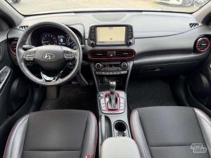 White Hyundai Kona 2021 in Kaunas, with an engine capacity of 1.60 L and mileage of 25 thousand km for 22191 €, photo 12 on AUTOMOTO.COM.LV