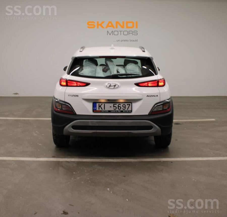 Balts Hyundai Kona 2021 Rīga, ar dzinēja tilpumu 1.00 L un nobraukumu 64 tūkst. km par 14990 €, foto 5 vietnē AUTOMOTO.COM.LV