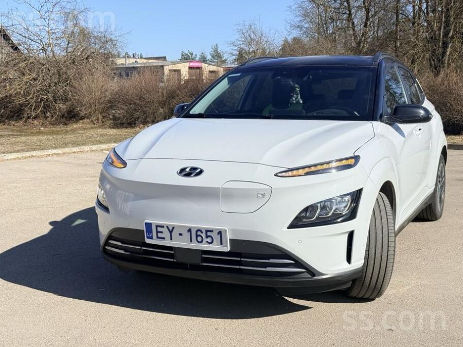 Balts Hyundai Kona 2021 Krāslava, ar dzinēja tilpumu 0.00 L un nobraukumu 119 tūkst. km par 18900 €, foto 1 vietnē AUTOMOTO.COM.LV
