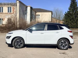 Balts Hyundai Kona 2021 Krāslava, ar dzinēja tilpumu 0.00 L un nobraukumu 119 tūkst. km par 18900 €, foto 3 vietnē AUTOMOTO.COM.LV
