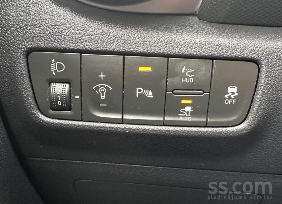 Balts Hyundai Kona 2021 Rīga, ar dzinēja tilpumu 0.00 L un nobraukumu 69 tūkst. km par 17800 €, foto 18 vietnē AUTOMOTO.COM.LV