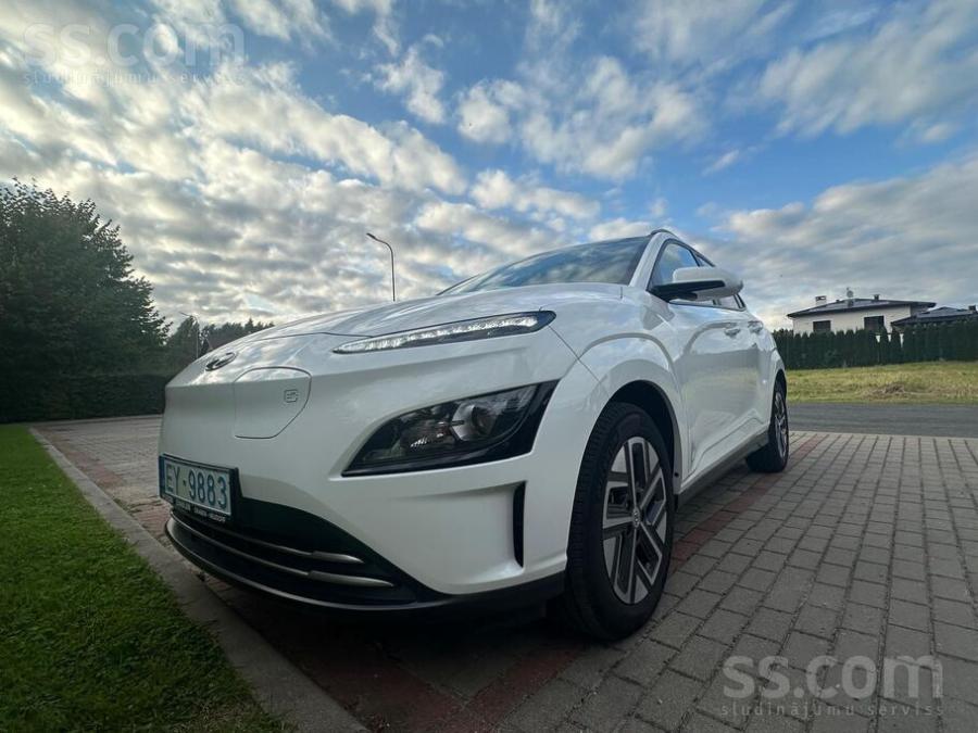 Balts Hyundai Kona 2021 Rīga, ar dzinēja tilpumu 0.00 L un nobraukumu 38 tūkst. km par 18550 €, foto 1 vietnē AUTOMOTO.COM.LV