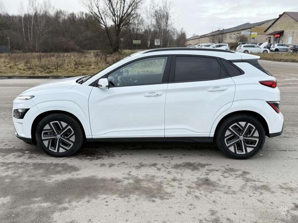 White Hyundai Kona 2022 in Taurage, with an engine capacity of 0.00 L and mileage of 41 thousand km for 15700 €, photo 6 on AUTOMOTO.COM.LV