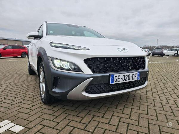 Balts Hyundai Kona 2022 Tauragė, ar dzinēja tilpumu 1.60 L un nobraukumu 41 tūkst. km par 15800 €, foto 1 vietnē AUTOMOTO.COM.LV