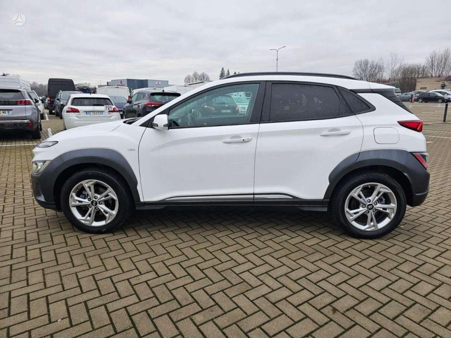 White Hyundai Kona 2022 in Taurage, with an engine capacity of 1.60 L and mileage of 41 thousand km for 15800 €, photo 5 on AUTOMOTO.COM.LV