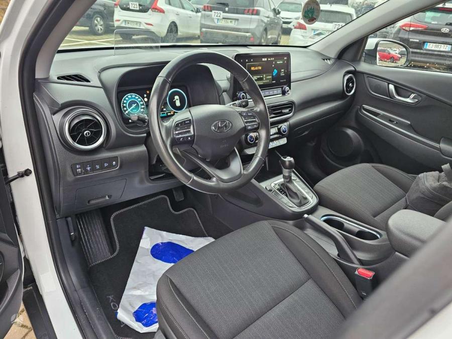White Hyundai Kona 2022 in Taurage, with an engine capacity of 1.60 L and mileage of 41 thousand km for 15800 €, photo 13 on AUTOMOTO.COM.LV
