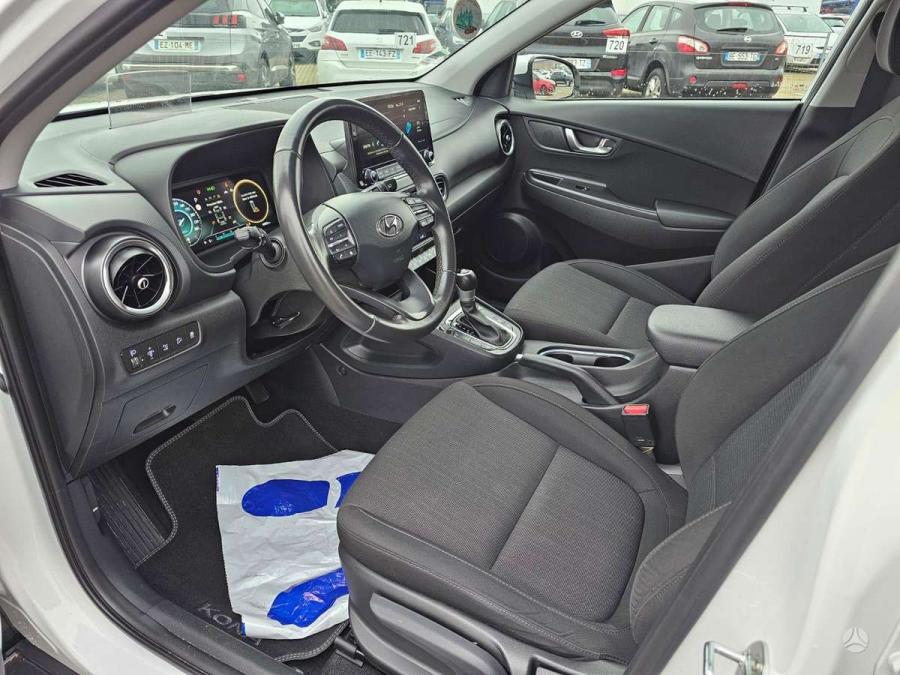 White Hyundai Kona 2022 in Taurage, with an engine capacity of 1.60 L and mileage of 41 thousand km for 15800 €, photo 14 on AUTOMOTO.COM.LV