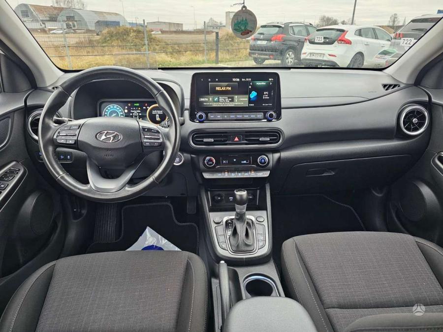 White Hyundai Kona 2022 in Taurage, with an engine capacity of 1.60 L and mileage of 41 thousand km for 15800 €, photo 16 on AUTOMOTO.COM.LV