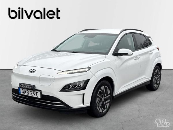 White Hyundai Kona 2022 in Kaunas, with an engine capacity of 0.00 L and mileage of 42 thousand km for 21396 €, photo 1 on AUTOMOTO.COM.LV