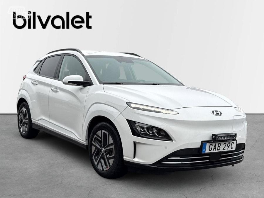 White Hyundai Kona 2022 in Kaunas, with an engine capacity of 0.00 L and mileage of 42 thousand km for 21396 €, photo 3 on AUTOMOTO.COM.LV