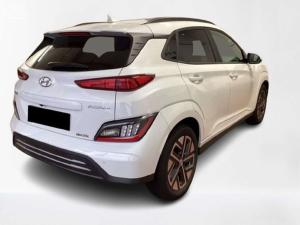White Hyundai Kona 2022 in Kaunas, with an engine capacity of 0.00 L and mileage of 13 thousand km for 28491 €, photo 2 on AUTOMOTO.COM.LV
