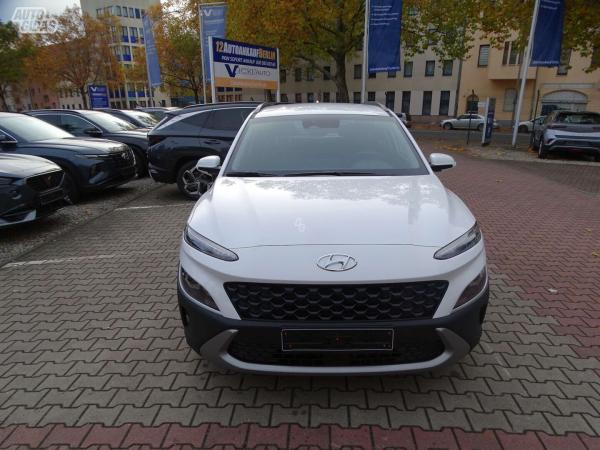 White Hyundai Kona 2022 in Kaunas, with an engine capacity of 1.60 L and mileage of 35 thousand km for 24317 €, photo 2 on AUTOMOTO.COM.LV