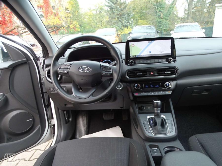 White Hyundai Kona 2022 in Kaunas, with an engine capacity of 1.60 L and mileage of 35 thousand km for 24317 €, photo 7 on AUTOMOTO.COM.LV