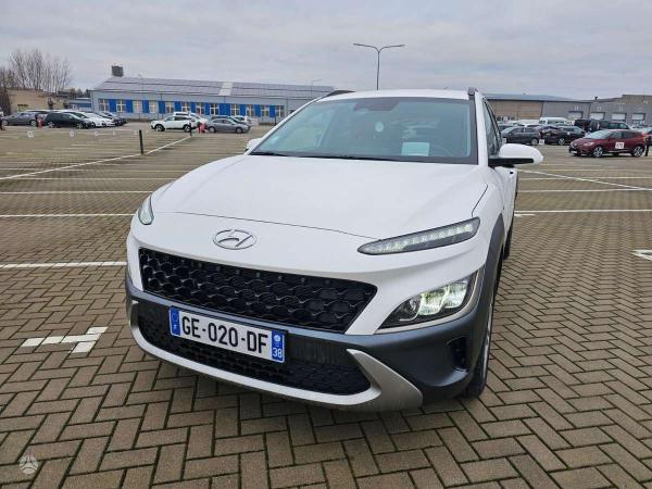 White Hyundai Kona 2022 in Taurage, with an engine capacity of 1.60 L and mileage of 41 thousand km for 15500 €, photo 1 on AUTOMOTO.COM.LV