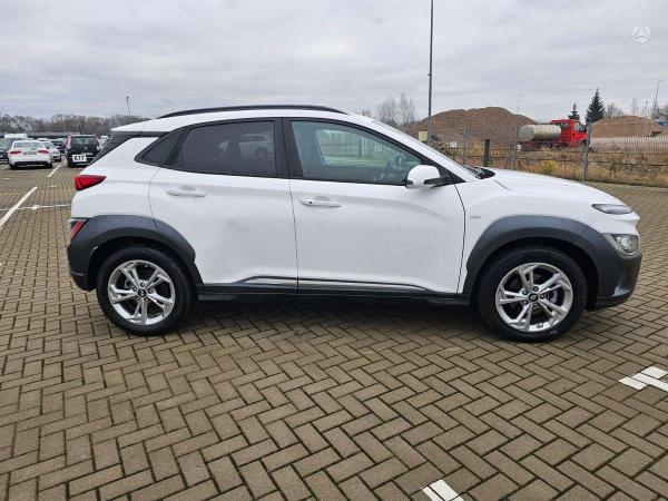 White Hyundai Kona 2022 in Taurage, with an engine capacity of 1.60 L and mileage of 41 thousand km for 15500 €, photo 5 on AUTOMOTO.COM.LV