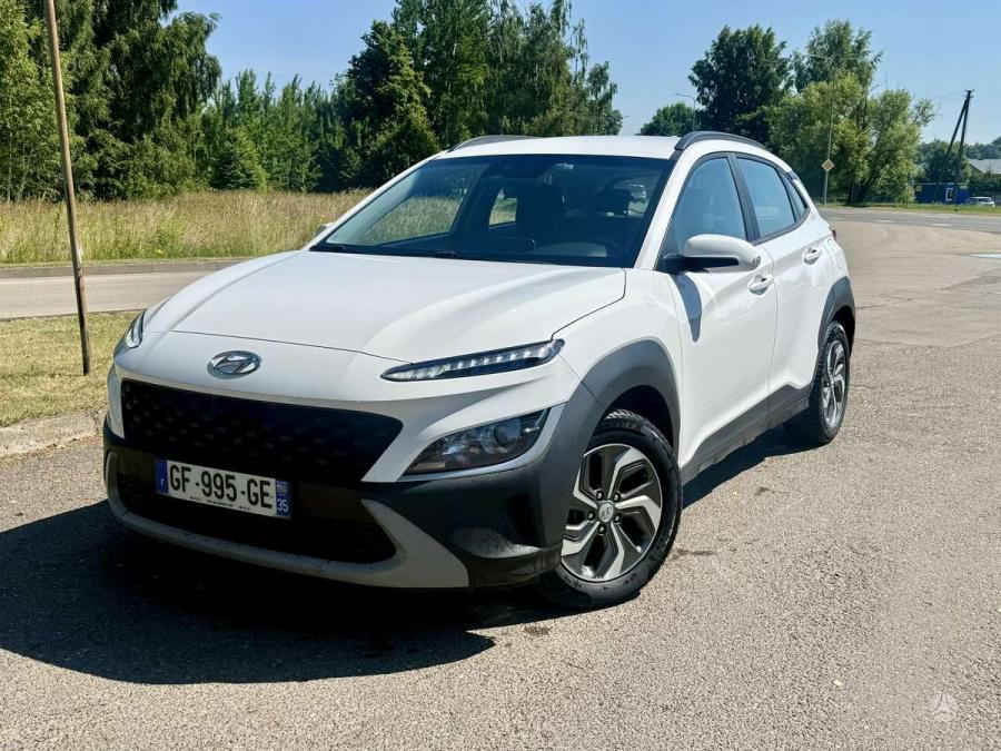 Balts Hyundai Kona 2022 Tauragė, ar dzinēja tilpumu 1.58 L un nobraukumu 100 tūkst. km par 12500 €, foto 1 vietnē AUTOMOTO.COM.LV