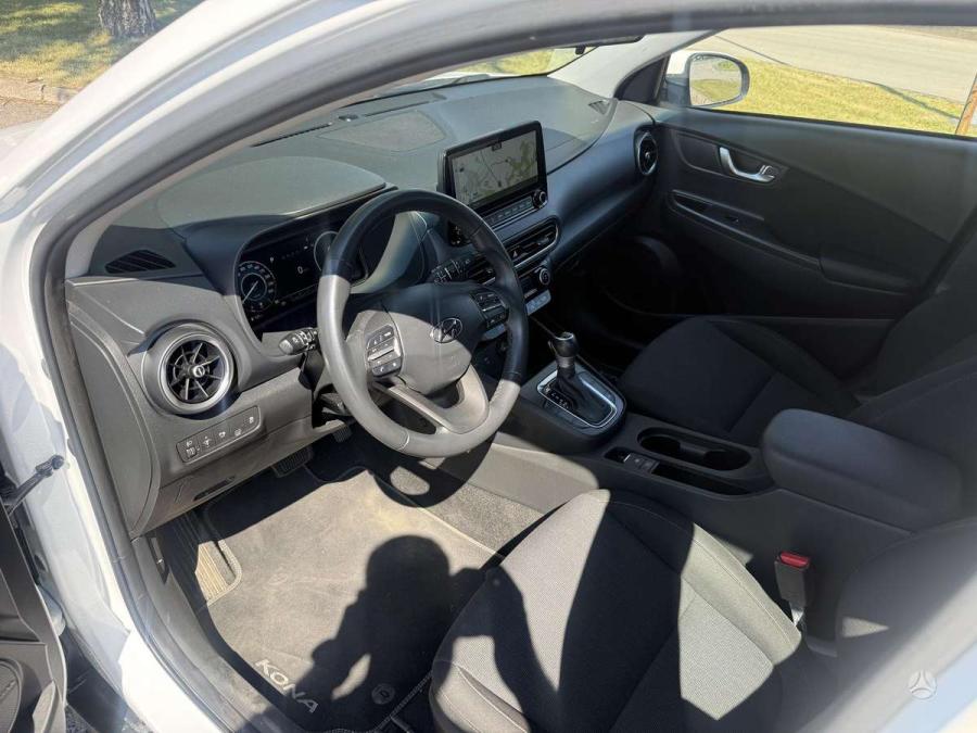 Balts Hyundai Kona 2022 Tauragė, ar dzinēja tilpumu 1.58 L un nobraukumu 100 tūkst. km par 12500 €, foto 11 vietnē AUTOMOTO.COM.LV