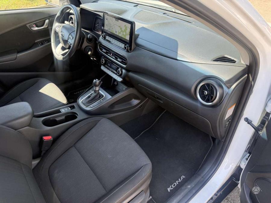 Balts Hyundai Kona 2022 Tauragė, ar dzinēja tilpumu 1.58 L un nobraukumu 100 tūkst. km par 12500 €, foto 12 vietnē AUTOMOTO.COM.LV