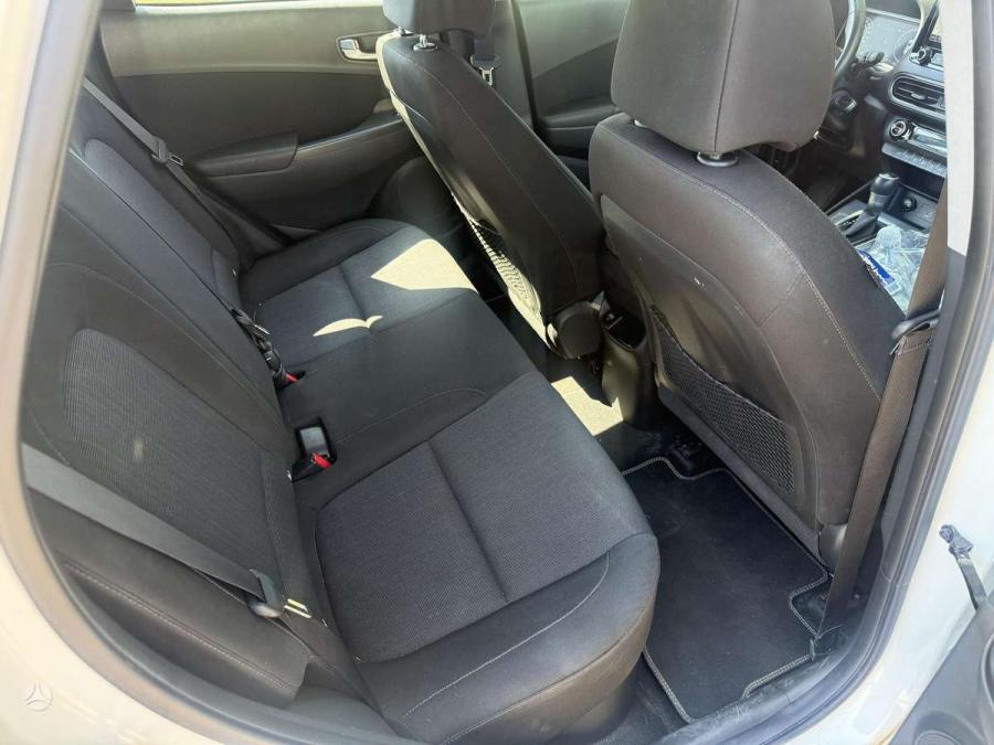 Balts Hyundai Kona 2022 Tauragė, ar dzinēja tilpumu 1.58 L un nobraukumu 100 tūkst. km par 12500 €, foto 14 vietnē AUTOMOTO.COM.LV