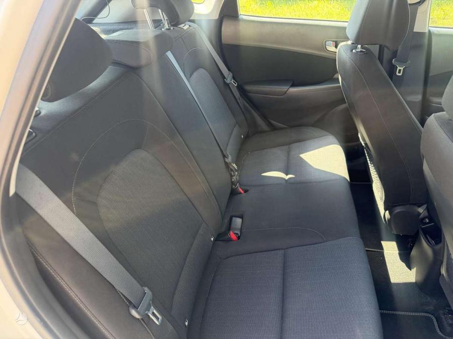 Balts Hyundai Kona 2022 Tauragė, ar dzinēja tilpumu 1.58 L un nobraukumu 100 tūkst. km par 12500 €, foto 15 vietnē AUTOMOTO.COM.LV