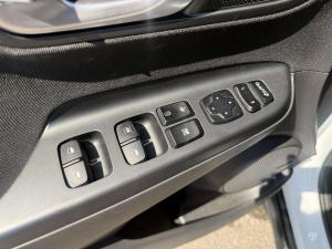 Balts Hyundai Kona 2022 Tauragė, ar dzinēja tilpumu 1.58 L un nobraukumu 100 tūkst. km par 12500 €, foto 18 vietnē AUTOMOTO.COM.LV