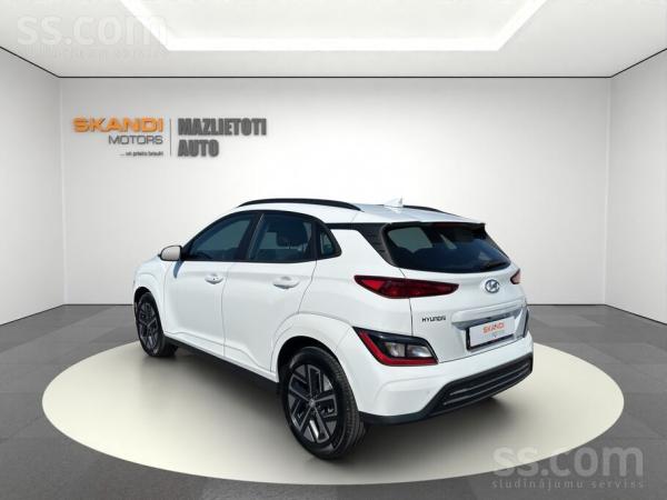 Balts Hyundai Kona 2022 Rīga, ar dzinēja tilpumu 0.00 L un nobraukumu 18 tūkst. km par 20990 €, foto 4 vietnē AUTOMOTO.COM.LV