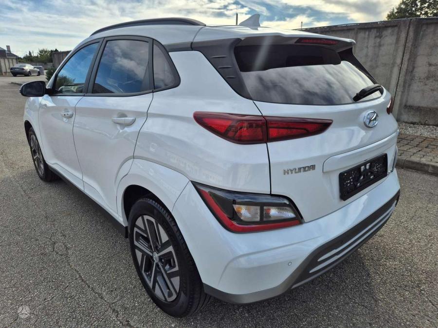 Balts Hyundai Kona 2022 Mažeikiai, ar dzinēja tilpumu 0.00 L un nobraukumu 62 tūkst. km par 14400 €, foto 4 vietnē AUTOMOTO.COM.LV