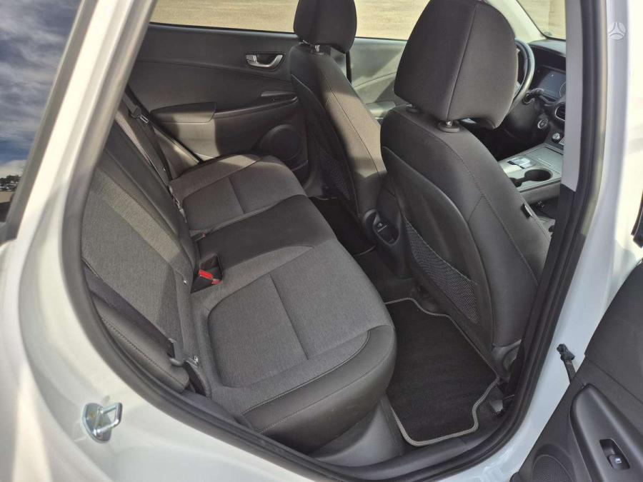 Balts Hyundai Kona 2022 Mažeikiai, ar dzinēja tilpumu 0.00 L un nobraukumu 62 tūkst. km par 14400 €, foto 12 vietnē AUTOMOTO.COM.LV
