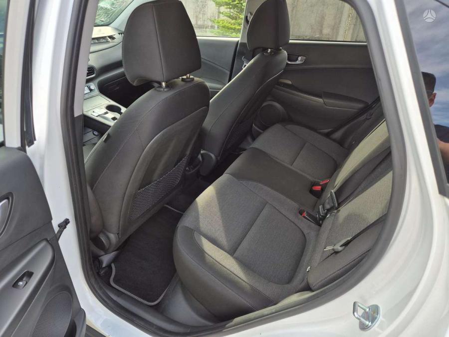 Balts Hyundai Kona 2022 Mažeikiai, ar dzinēja tilpumu 0.00 L un nobraukumu 62 tūkst. km par 14400 €, foto 13 vietnē AUTOMOTO.COM.LV