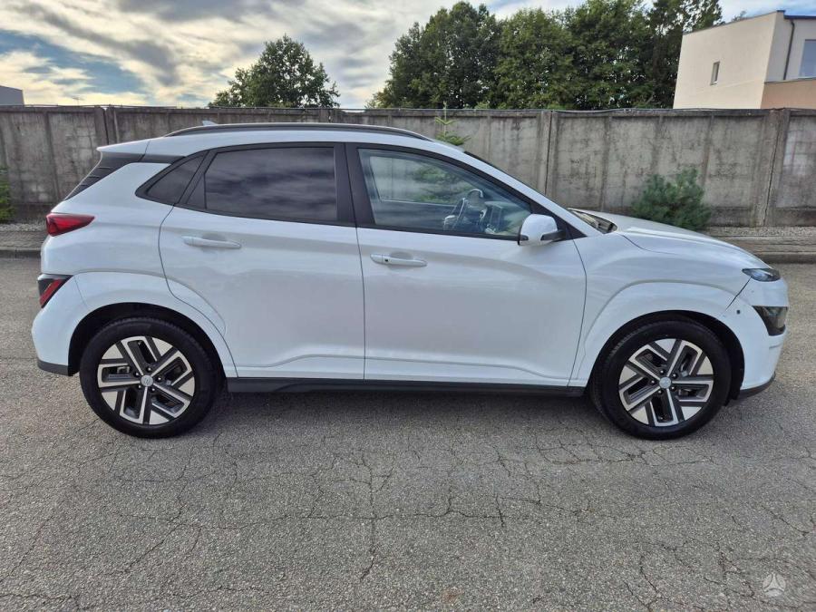 Balts Hyundai Kona 2022 Mažeikiai, ar dzinēja tilpumu 0.00 L un nobraukumu 62 tūkst. km par 13400 €, foto 4 vietnē AUTOMOTO.COM.LV