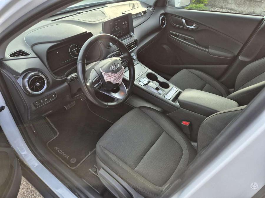 Balts Hyundai Kona 2022 Mažeikiai, ar dzinēja tilpumu 0.00 L un nobraukumu 62 tūkst. km par 13400 €, foto 8 vietnē AUTOMOTO.COM.LV