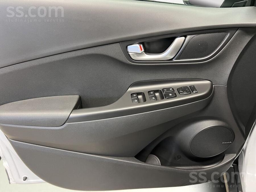 Balts Hyundai Kona 2022 Rīga, ar dzinēja tilpumu 1.60 L un nobraukumu 22 tūkst. km par 21990 €, foto 14 vietnē AUTOMOTO.COM.LV