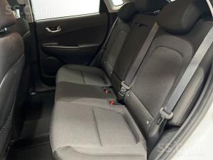 Balts Hyundai Kona 2022 Rīga, ar dzinēja tilpumu 1.60 L un nobraukumu 22 tūkst. km par 21990 €, foto 15 vietnē AUTOMOTO.COM.LV