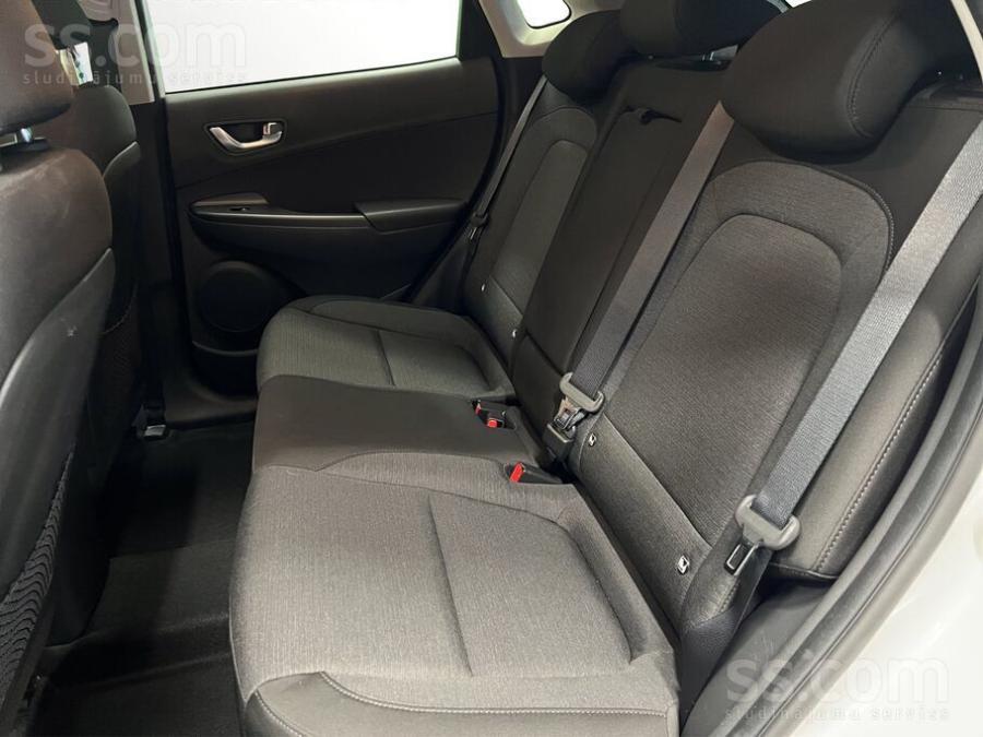 Balts Hyundai Kona 2022 Rīga, ar dzinēja tilpumu 1.60 L un nobraukumu 22 tūkst. km par 21990 €, foto 15 vietnē AUTOMOTO.COM.LV