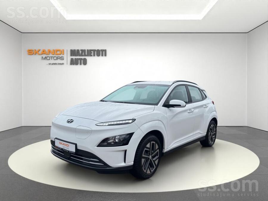 Balts Hyundai Kona 2023 Rīga, ar dzinēja tilpumu 0.00 L un nobraukumu 22 tūkst. km par 19490 €, foto 1 vietnē AUTOMOTO.COM.LV