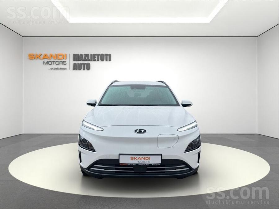 Balts Hyundai Kona 2023 Rīga, ar dzinēja tilpumu 0.00 L un nobraukumu 22 tūkst. km par 19490 €, foto 3 vietnē AUTOMOTO.COM.LV
