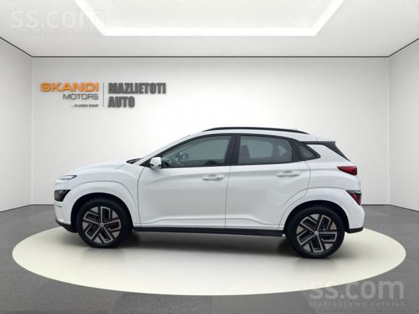 Balts Hyundai Kona 2023 Rīga, ar dzinēja tilpumu 0.00 L un nobraukumu 22 tūkst. km par 19490 €, foto 3 vietnē AUTOMOTO.COM.LV