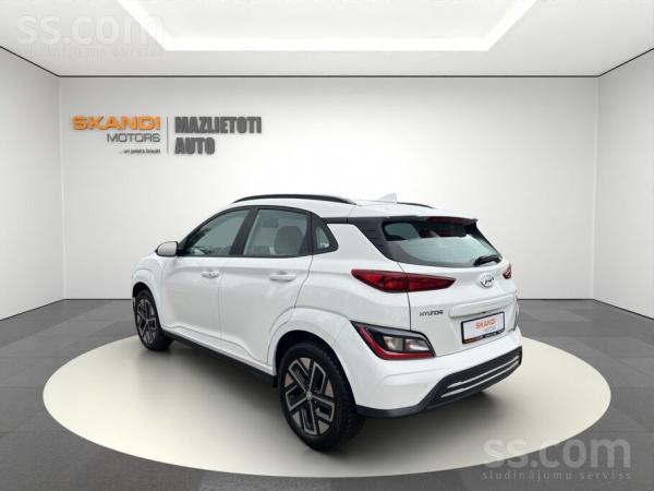 Balts Hyundai Kona 2023 Rīga, ar dzinēja tilpumu 0.00 L un nobraukumu 22 tūkst. km par 19490 €, foto 4 vietnē AUTOMOTO.COM.LV
