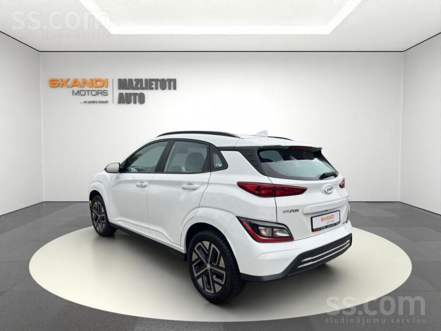 Balts Hyundai Kona 2023 Rīga, ar dzinēja tilpumu 0.00 L un nobraukumu 22 tūkst. km par 19490 €, foto 5 vietnē AUTOMOTO.COM.LV