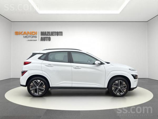 Balts Hyundai Kona 2023 Rīga, ar dzinēja tilpumu 0.00 L un nobraukumu 22 tūkst. km par 19490 €, foto 7 vietnē AUTOMOTO.COM.LV
