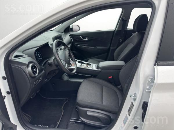 Balts Hyundai Kona 2023 Rīga, ar dzinēja tilpumu 0.00 L un nobraukumu 22 tūkst. km par 19490 €, foto 9 vietnē AUTOMOTO.COM.LV