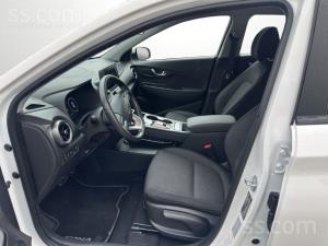Balts Hyundai Kona 2023 Rīga, ar dzinēja tilpumu 0.00 L un nobraukumu 22 tūkst. km par 19490 €, foto 10 vietnē AUTOMOTO.COM.LV