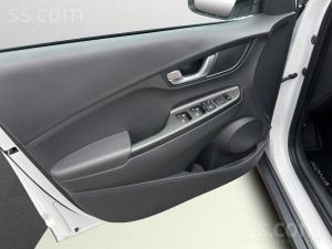 Balts Hyundai Kona 2023 Rīga, ar dzinēja tilpumu 0.00 L un nobraukumu 22 tūkst. km par 19490 €, foto 13 vietnē AUTOMOTO.COM.LV