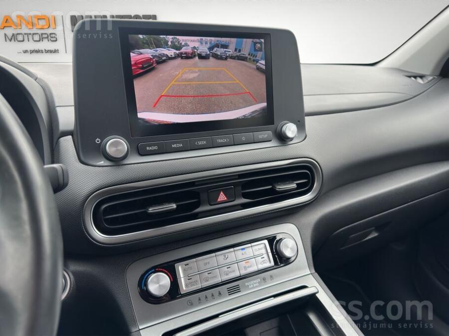 Balts Hyundai Kona 2023 Rīga, ar dzinēja tilpumu 0.00 L un nobraukumu 22 tūkst. km par 19490 €, foto 16 vietnē AUTOMOTO.COM.LV