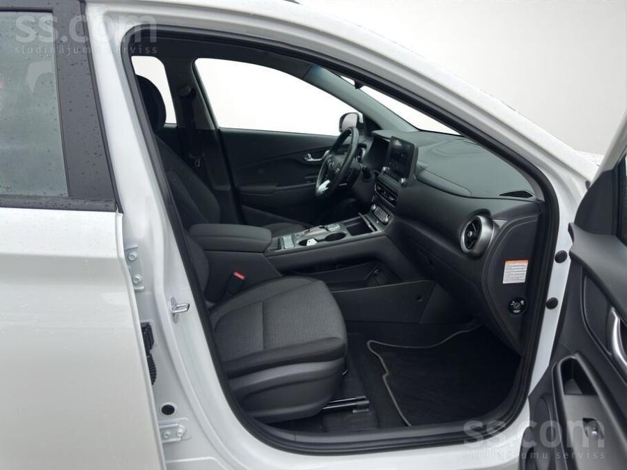 Balts Hyundai Kona 2023 Rīga, ar dzinēja tilpumu 0.00 L un nobraukumu 22 tūkst. km par 19490 €, foto 18 vietnē AUTOMOTO.COM.LV