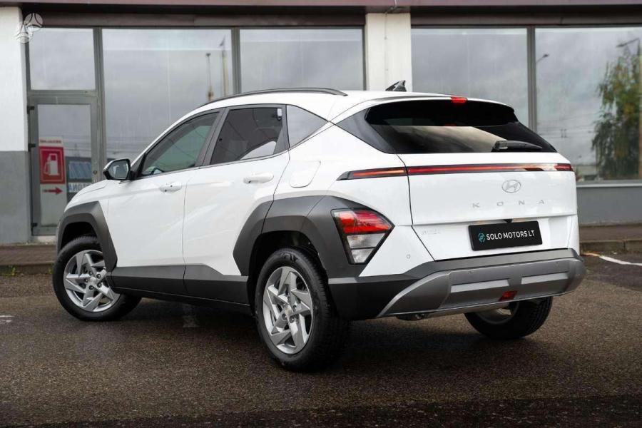 White Hyundai Kona 2024 in Vilnius, with an engine capacity of 1.00 L and mileage of 6 thousand km for 19500 €, photo 5 on AUTOMOTO.COM.LV